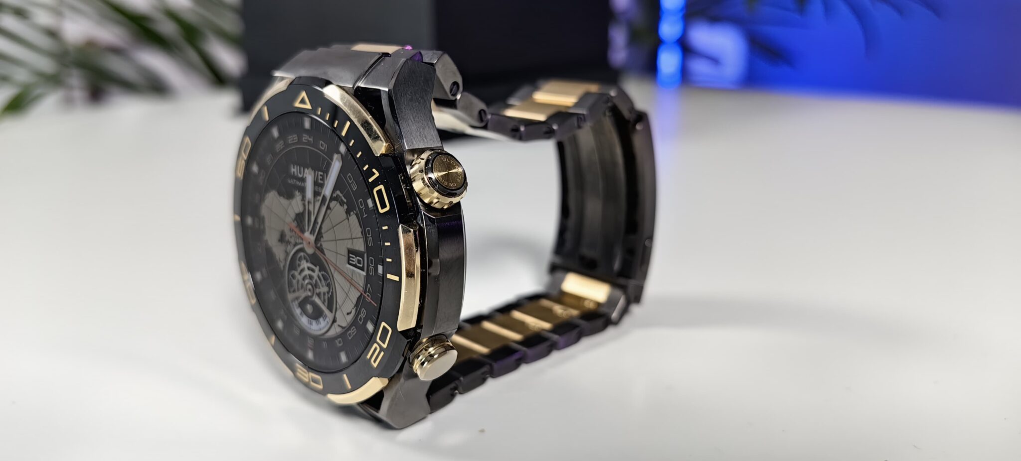 Huawei Watch Ultimate Design Gold Edition - ce nu știai despre ...